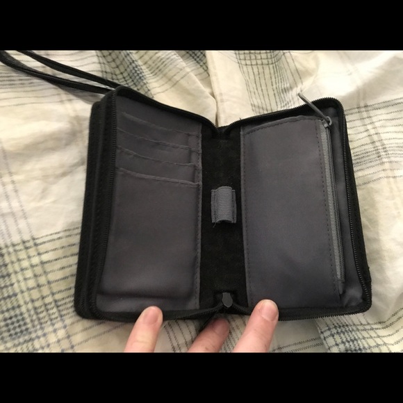 Thirty One Gifts | Accessories | Thirty One Everyday Wristlet Wallet ...